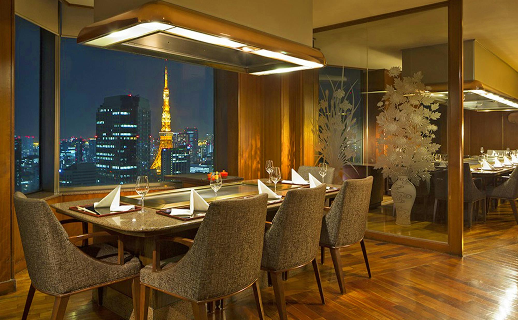 一度は行きたい！夜景が美しい高級ホテルの鉄板焼きレストラン4選 | KIWAMINO