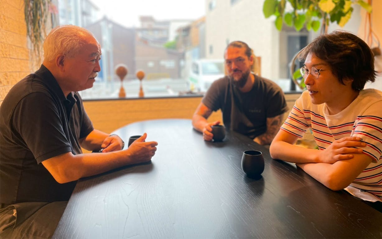京都「LURRA°」宮下拓己氏・Jacob Kear氏に聞く、薪火や発酵を取り入れた料理で挑戦するイノベーティブの世界とは | KIWAMINO