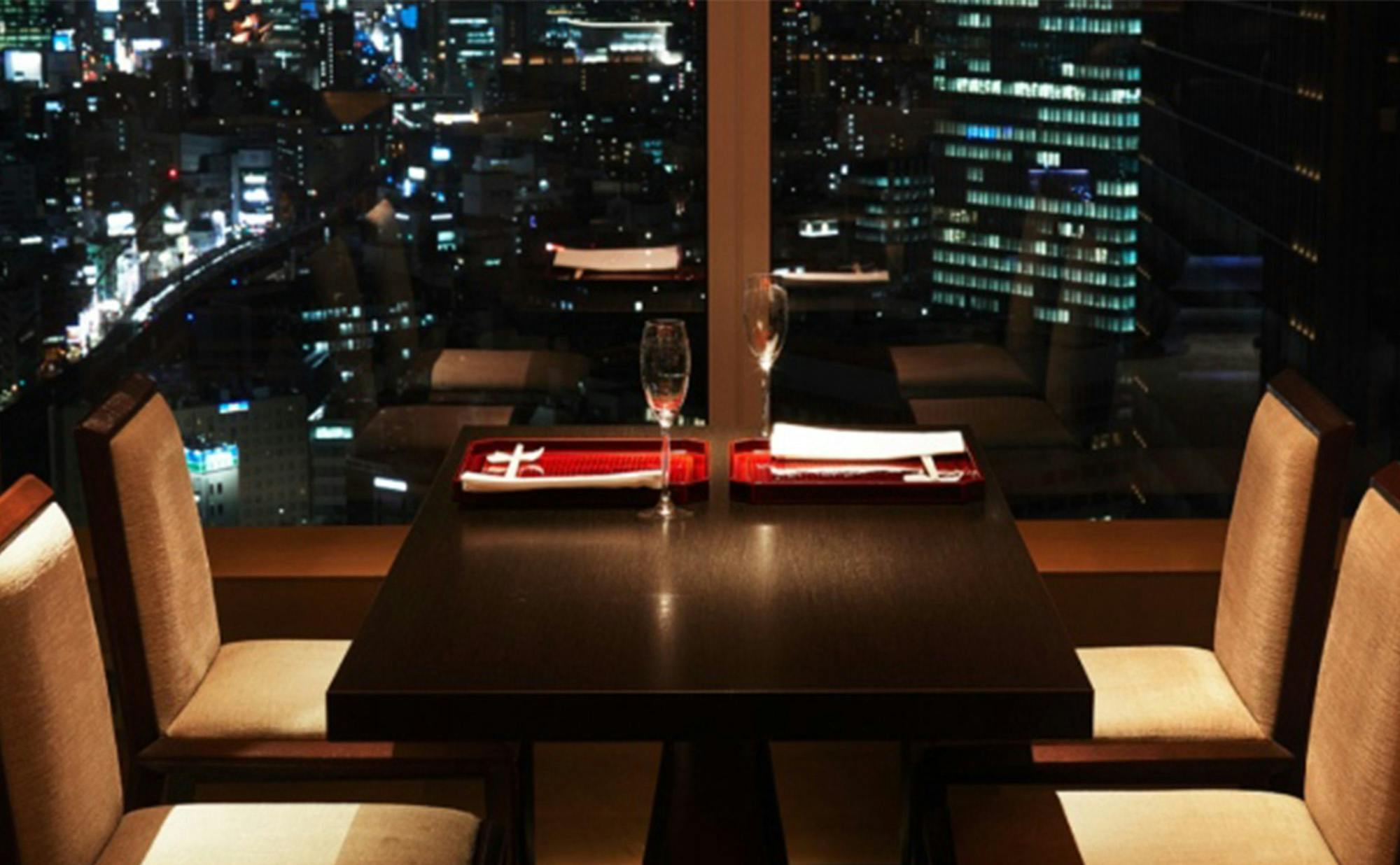 東京の夜景を満喫！窓際席がある高級ホテルのレストラン3選 | KIWAMINO