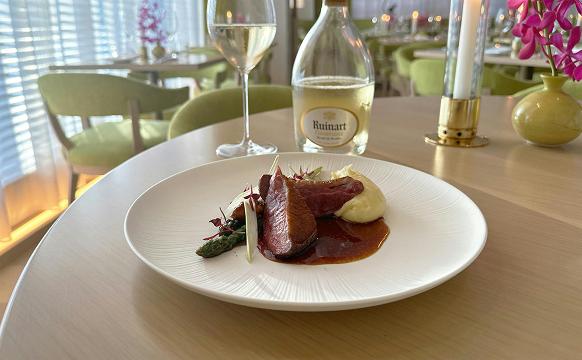 銀座「Sophie at EDITION」で満喫！緑を基調とした洗練された空間で味わう、旬食材にこだわるフランス料理 | KIWAMINO