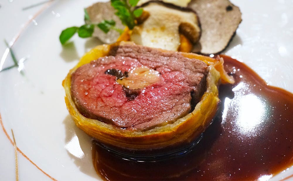 【名店グルメ】京橋「Chez Inno（シェ・イノ）」伝統を守り進化を続ける、東京屈指のグランメゾン | KIWAMINO